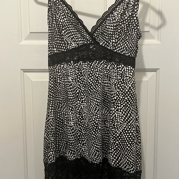 Delta Burke | Intimates & Sleepwear | Delta Burke Black And White ...
